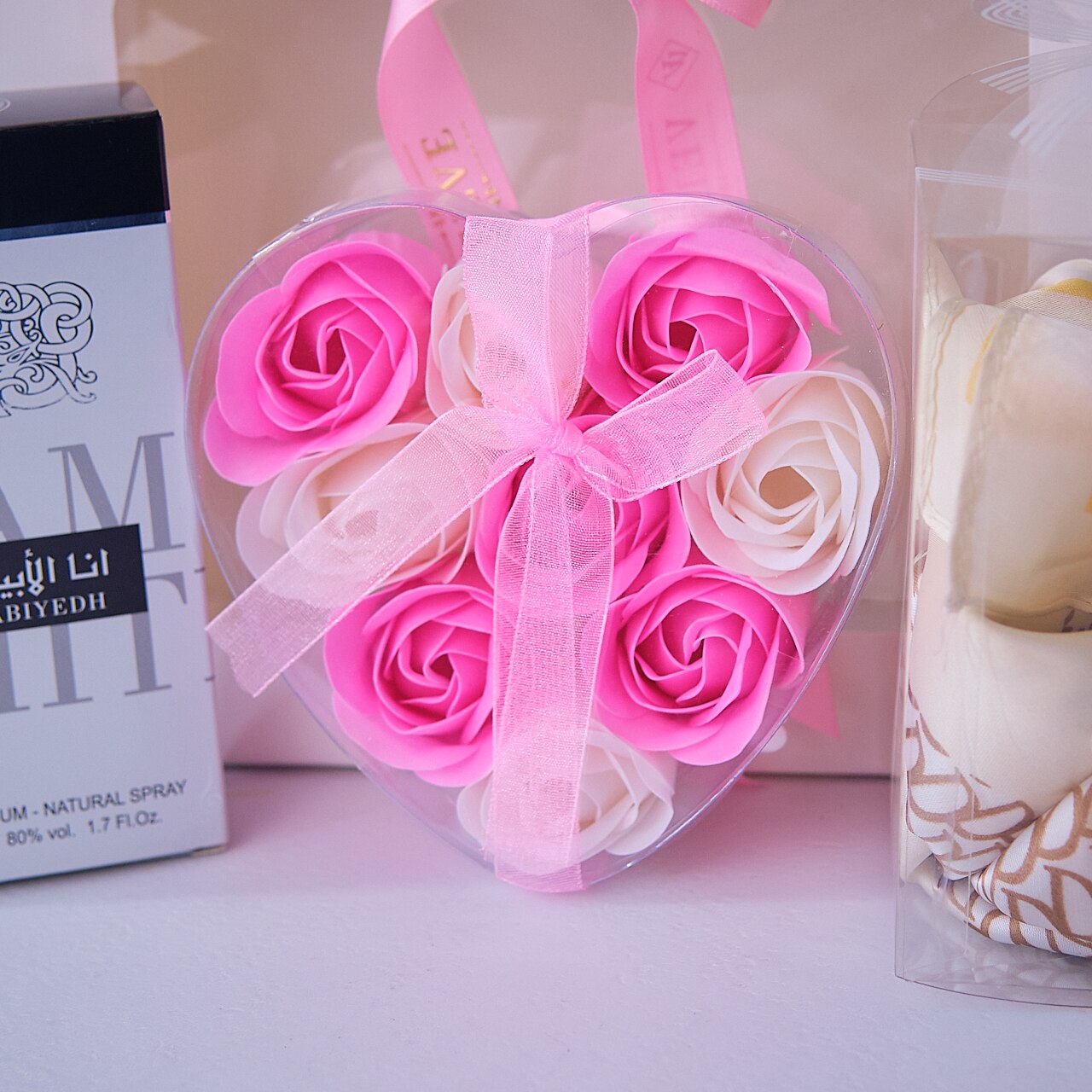 Arabian Love Set, парфюм Ana Abiyedh 50 мл, сърце със сапунени рози и ...