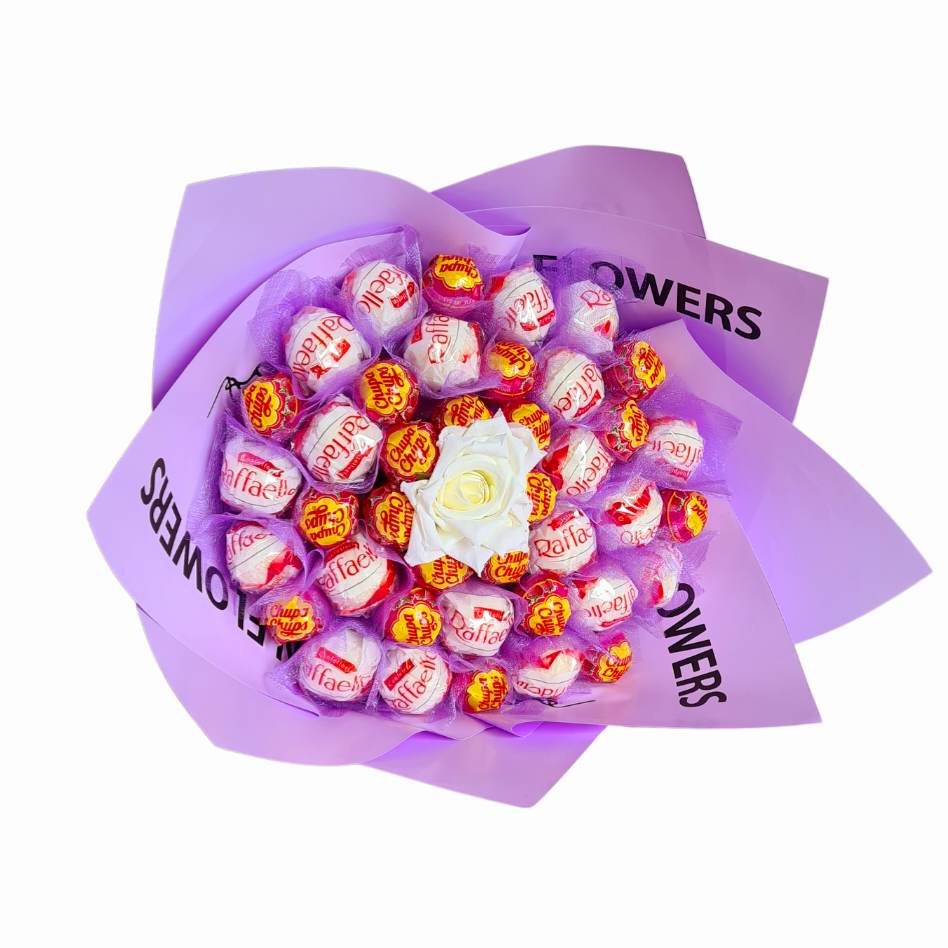 Buchet dulciuri din 20 acadele chupa chups, 20raffaello si flori si 1 ...