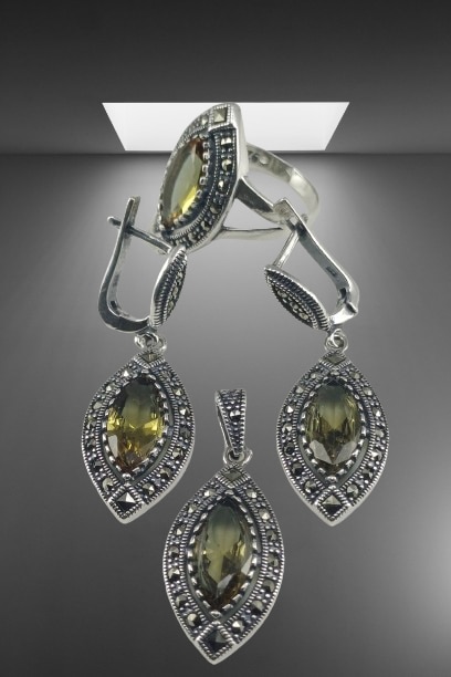 Set cercei, inel si pandantiv din argint 925 TSR cu pietre naturale zultanit si marcasite model ...