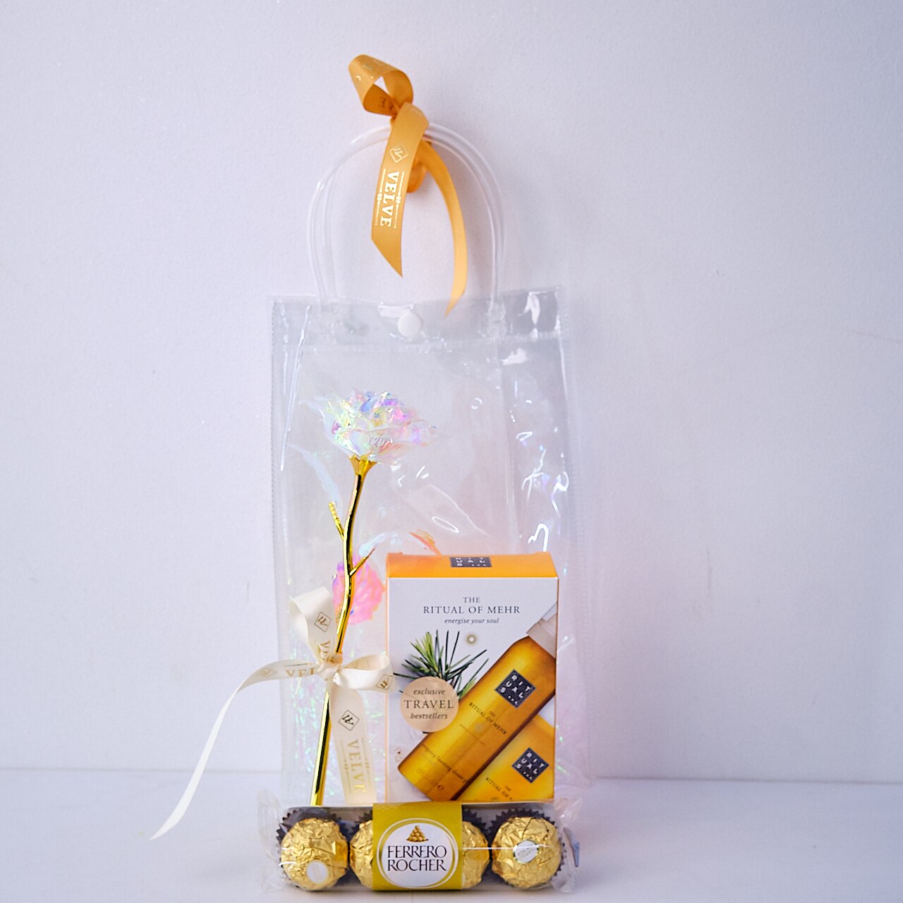 Pachet cadou Tenderness, cu set Travel The Ritual of Mehr(crema de corp ...