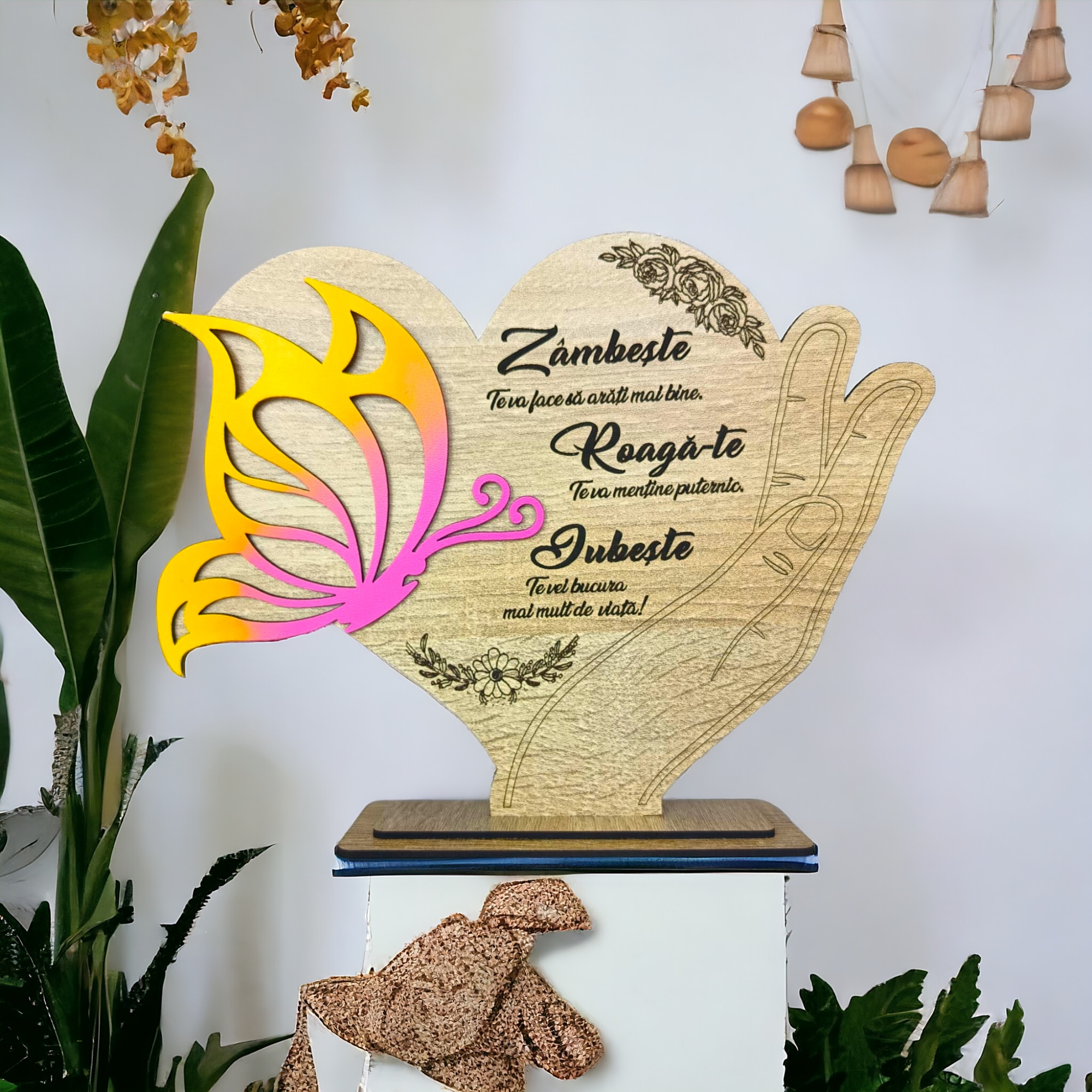 Decoratiune tablou inima cu fluture, personalizat cu mesaj standard ...