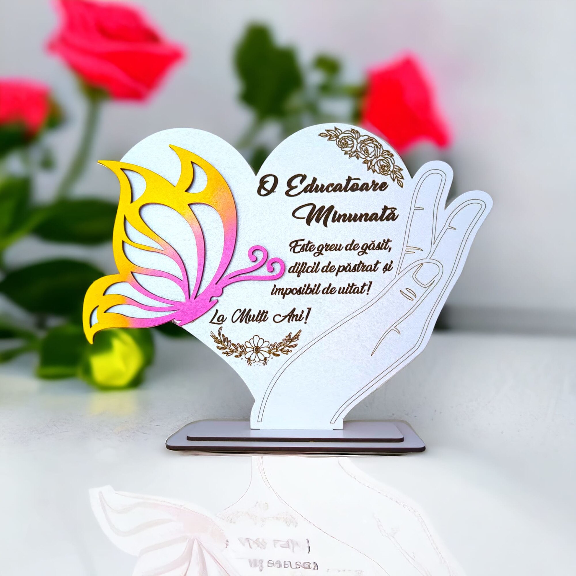 Decoratiune tablou inima cu fluture, personalizat cu mesaj standard ...