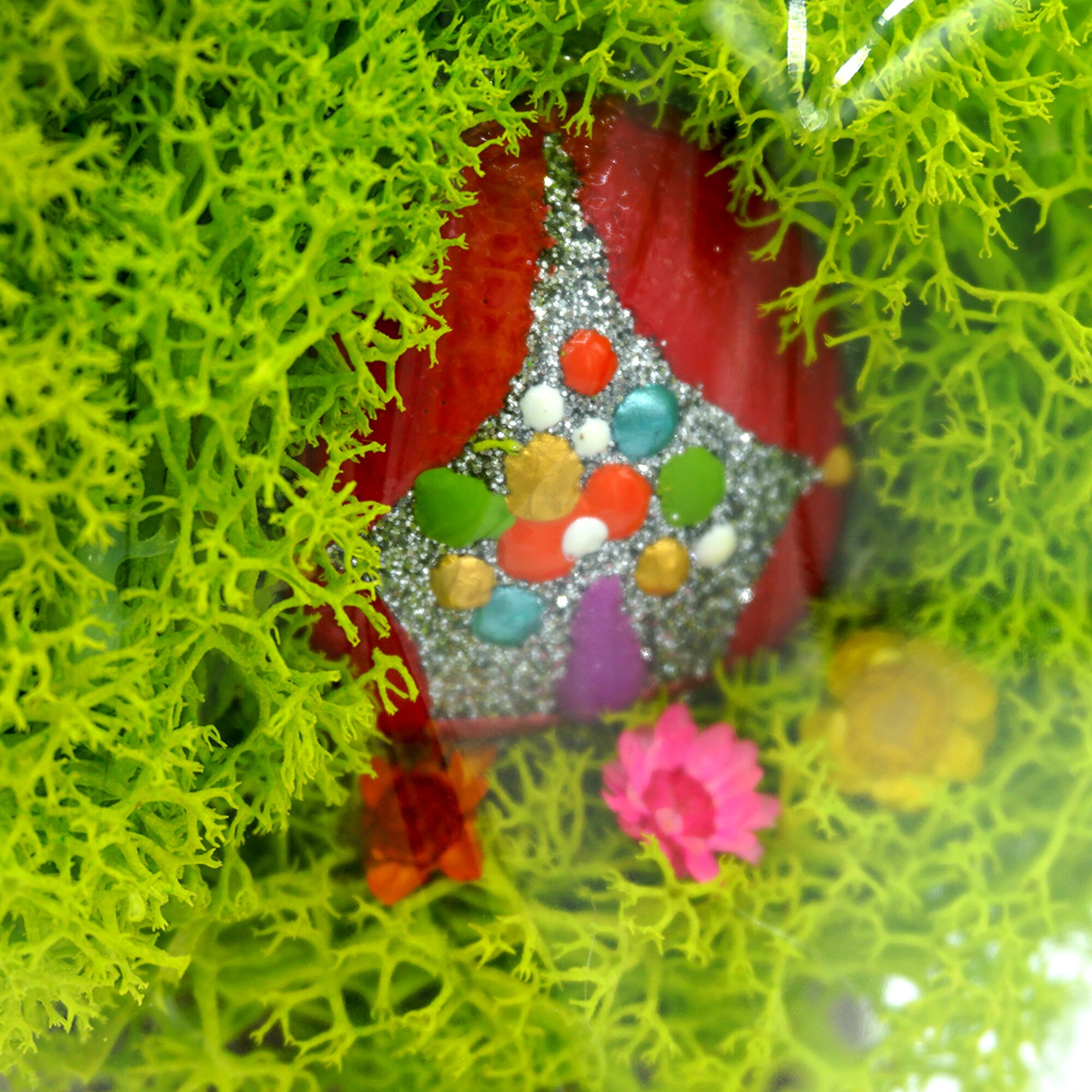 Copacel din licheni stabilizati verde primavara si vaza cu flori la ...