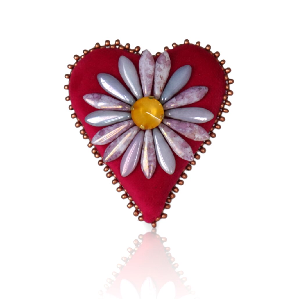 Brosa Inima brodata din Catifea Fuchsia, cu broderie Floare - eMAG.ro