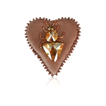 Brosa Inima brodata din Catifea Bej, cu Broderie Insecta - eMAG.ro