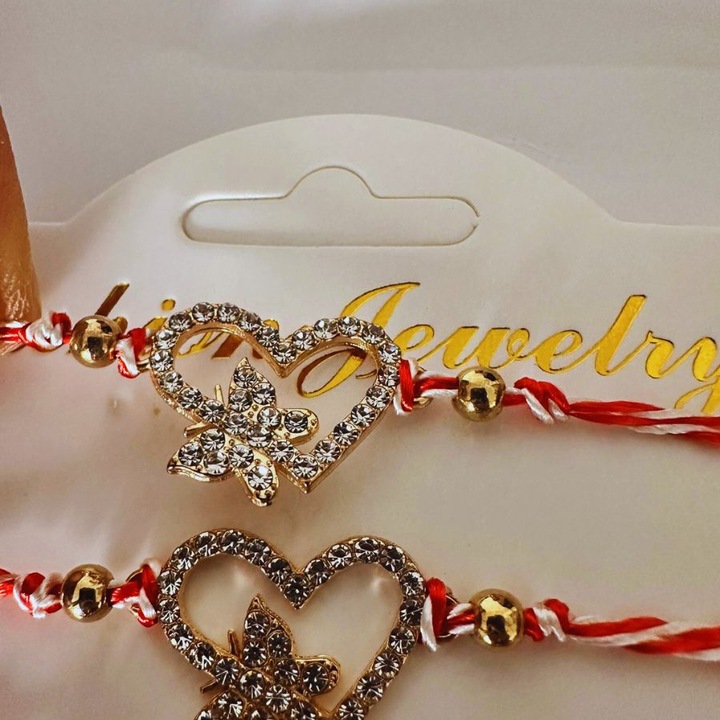 Set 12 martisoare tip bratara inimioara cu fluture impachetate ...