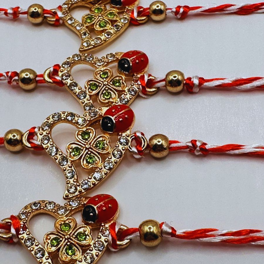 Set 12 martisoare tip bratara inima cu gargarita impachetate individual ...