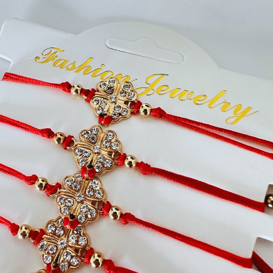 Set 12 martisoare tip bratara trifoi cu pietricele auriu impachetate ...