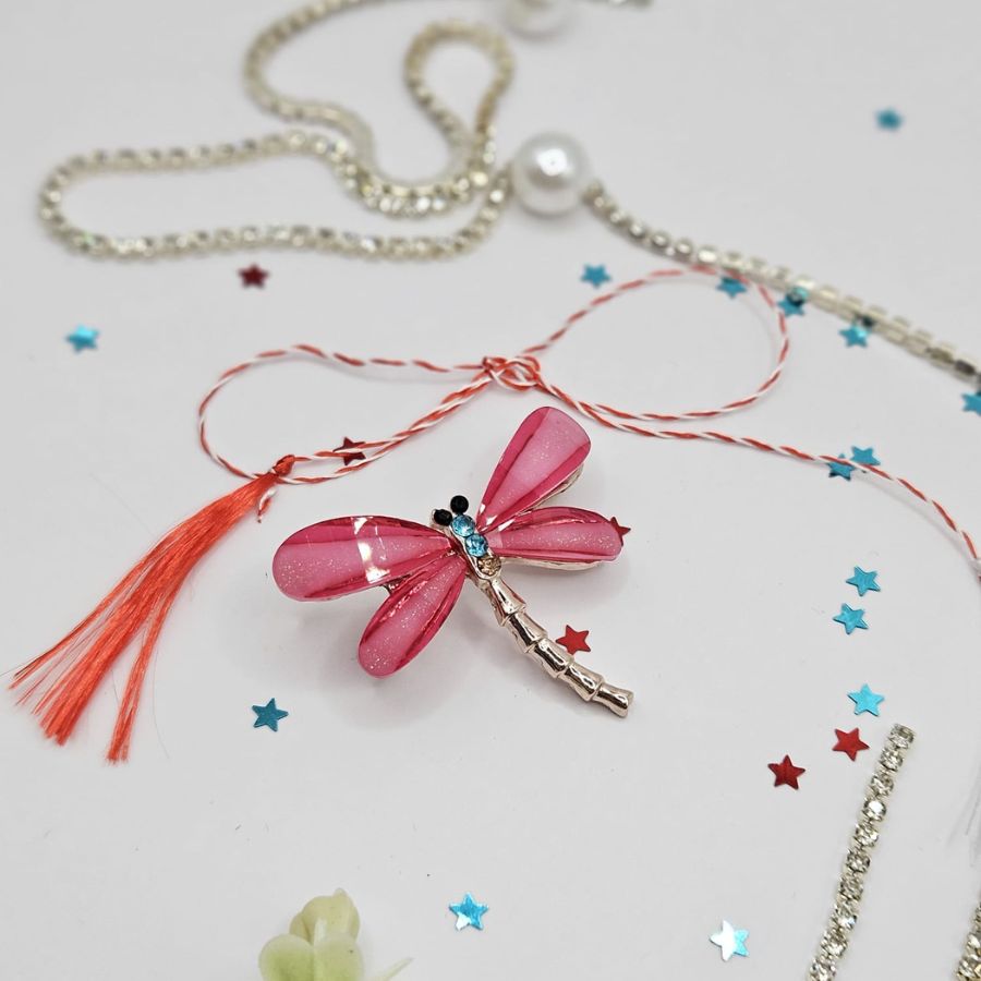 Martisor brosa in cutie de catifea rosie 9 x 5 cm cu fereastra de ...