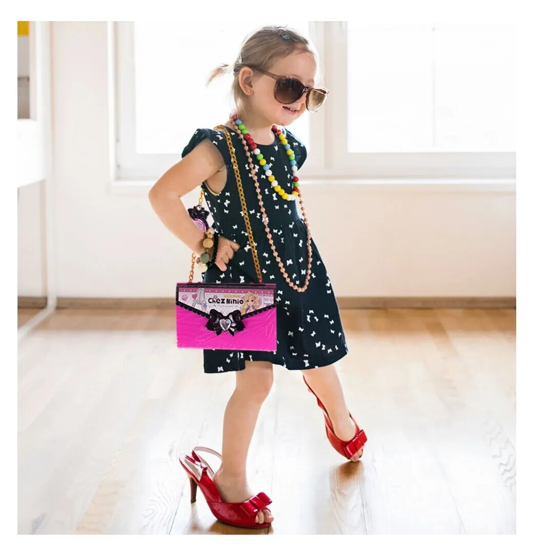 Poseta make up Pliabila idealSTORE pentru fetite, Include o multime de ...