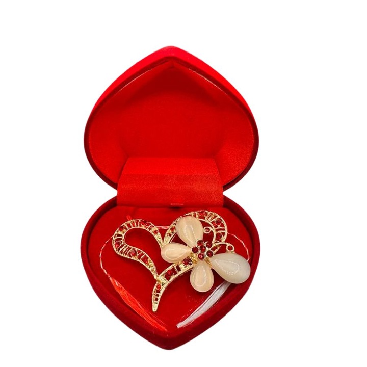 Martisor brosa in cutie rosie de catifea tip inima 8 x 8 cm model inima ...