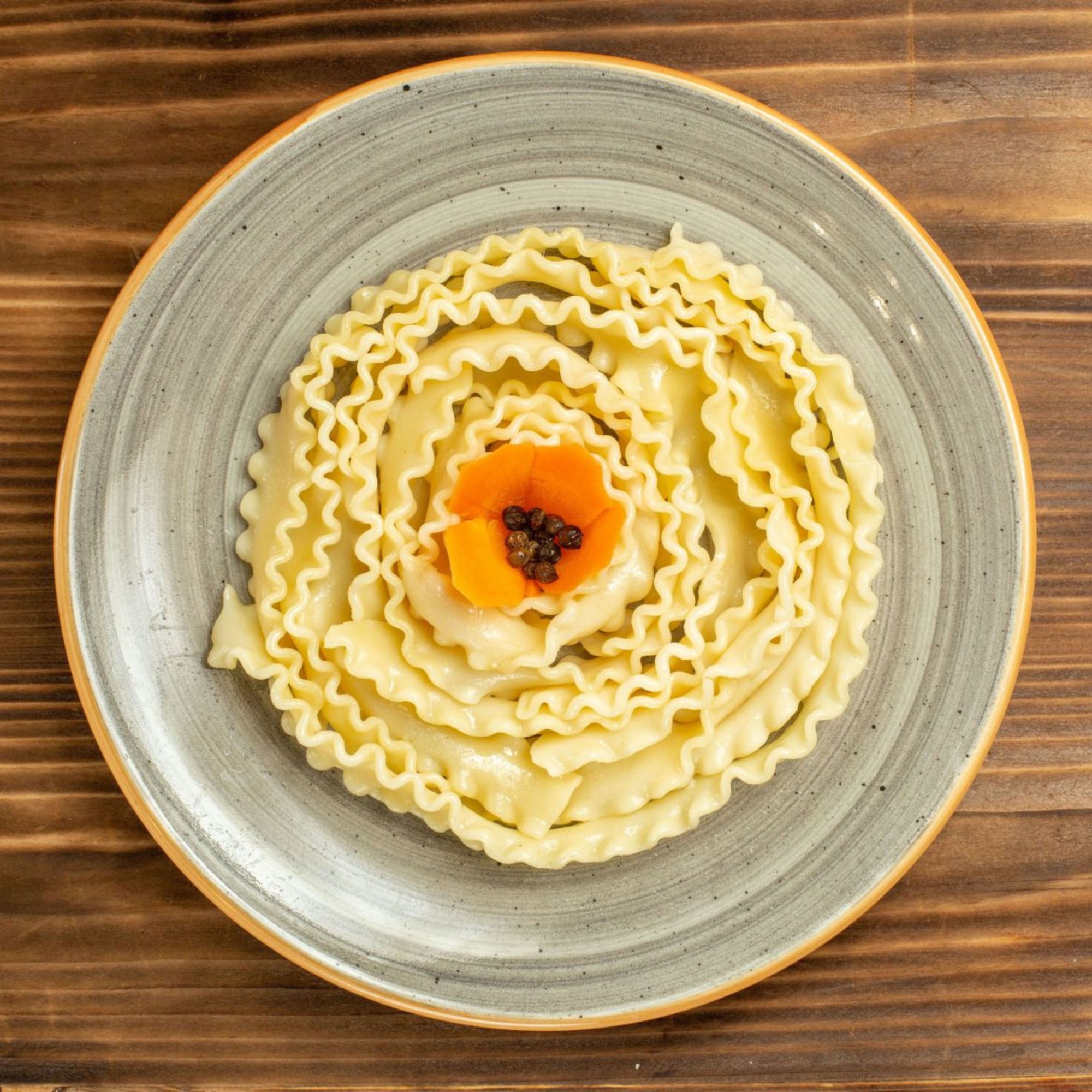 Rola crestare aluat, zigzag, cu 9 rotite, plastic, 17x13, 5x4 cm ...