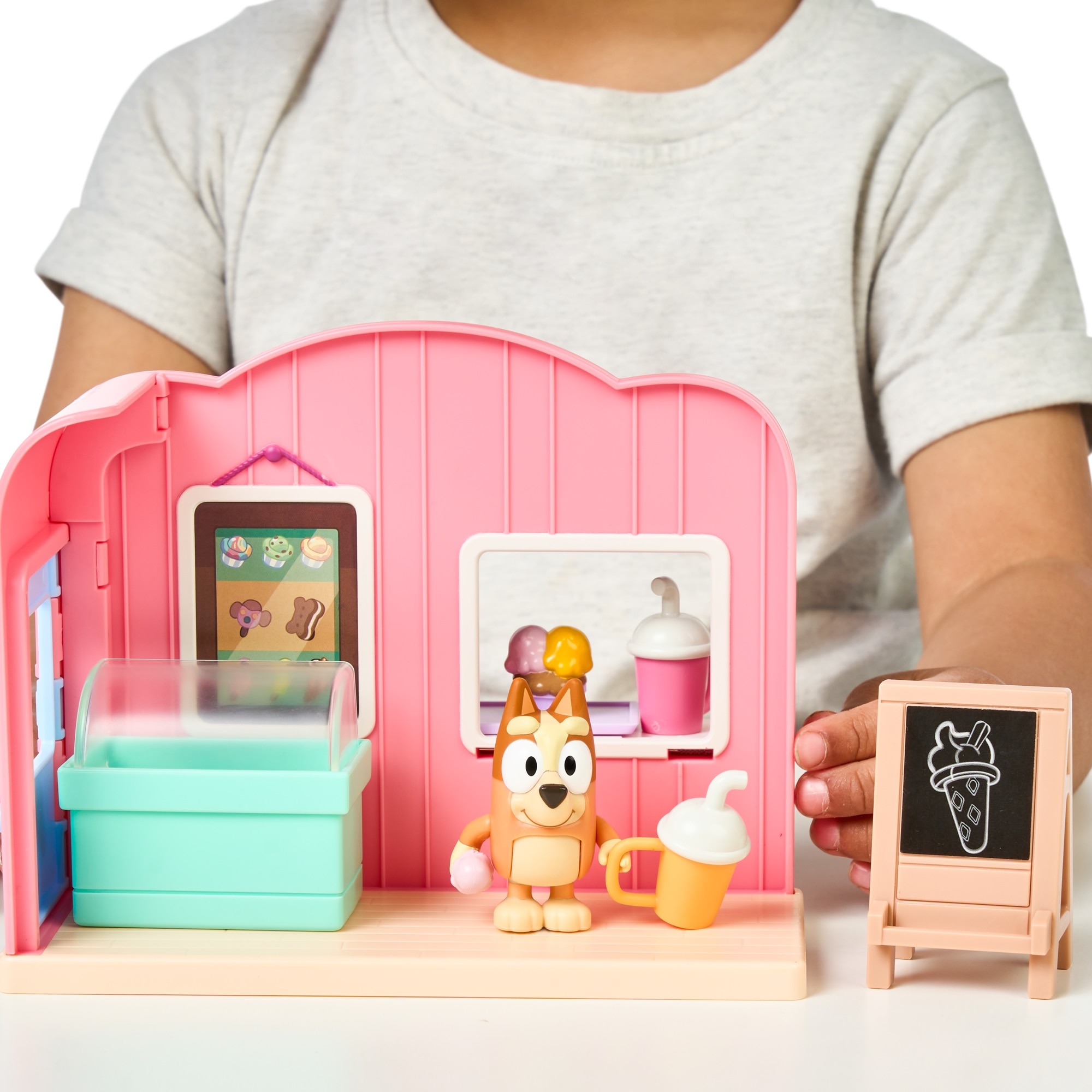 Set de joaca Bluey - Ice cream shop, cu figurina - eMAG.ro