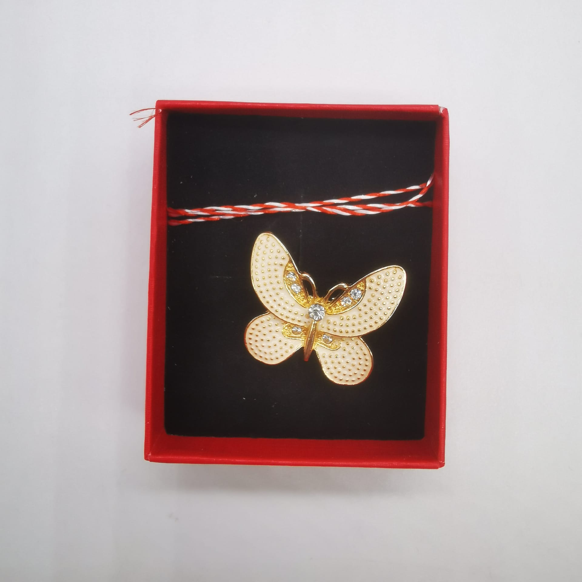 Set 6 martisoare tip brosa, din metal auriu decorat cu pave aurii si ...