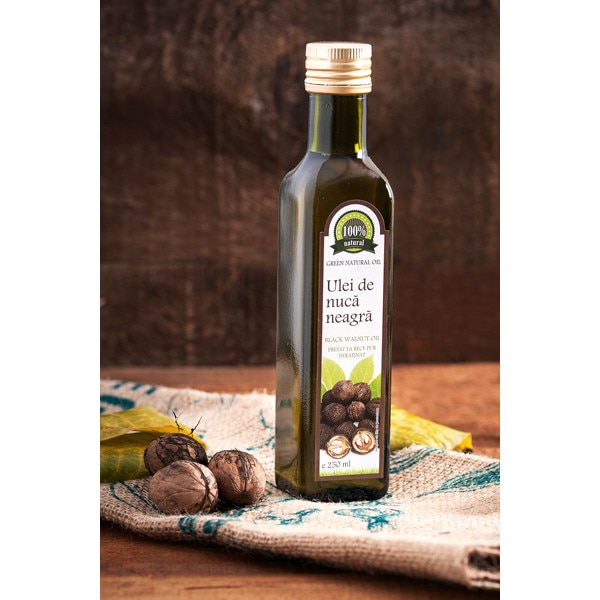 Ulei pur de nuca neagra presat la rece, din miez de nuca uscat natural ...