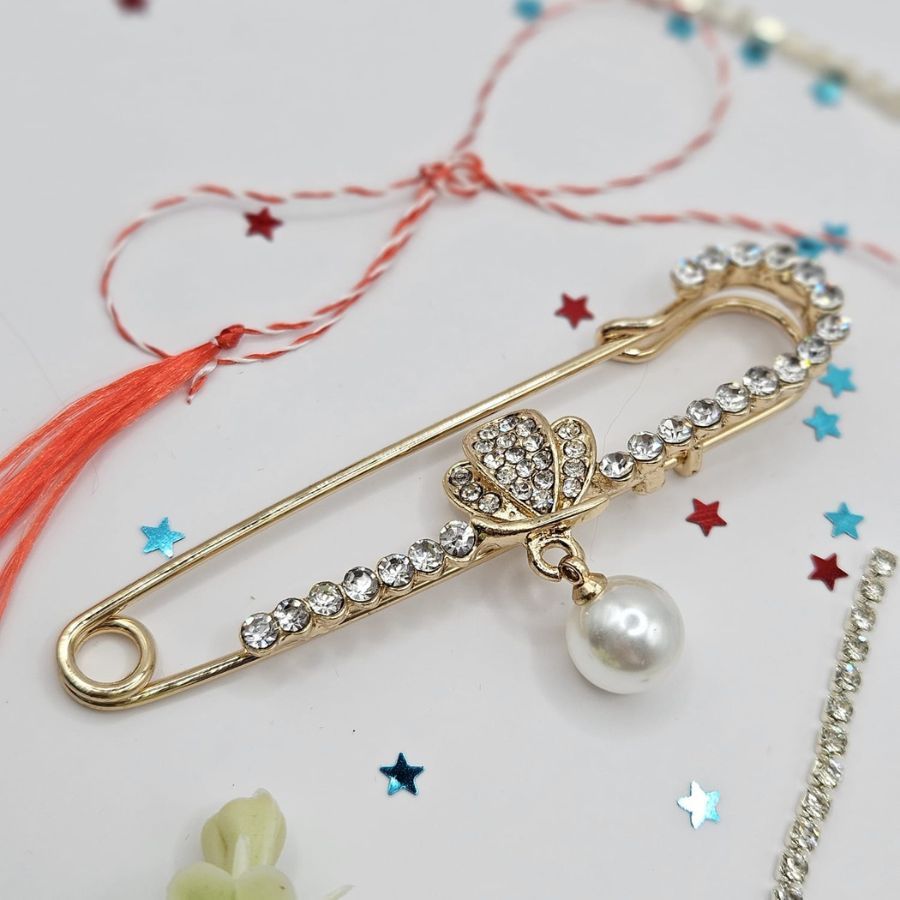 Martisor brosa din metal in cutie rosie 9 x 5 cm cu fereastra de sticla ...