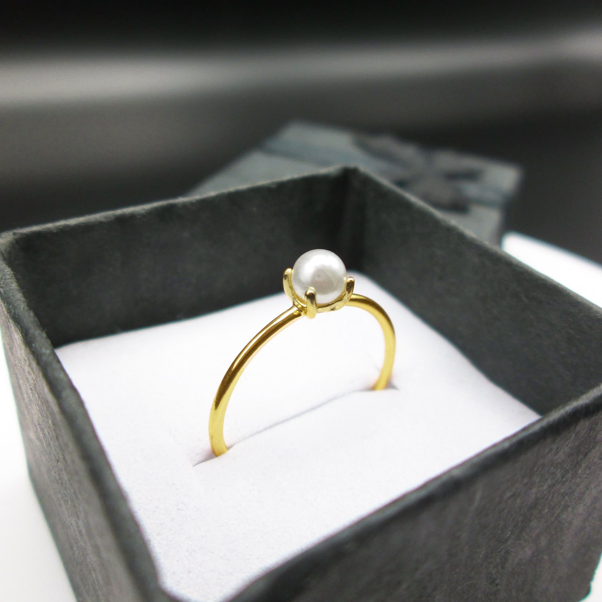 Inel din argint 925 Placat cu Aur 24K, decorat cu perla rotunda 4mm - eMAG.ro