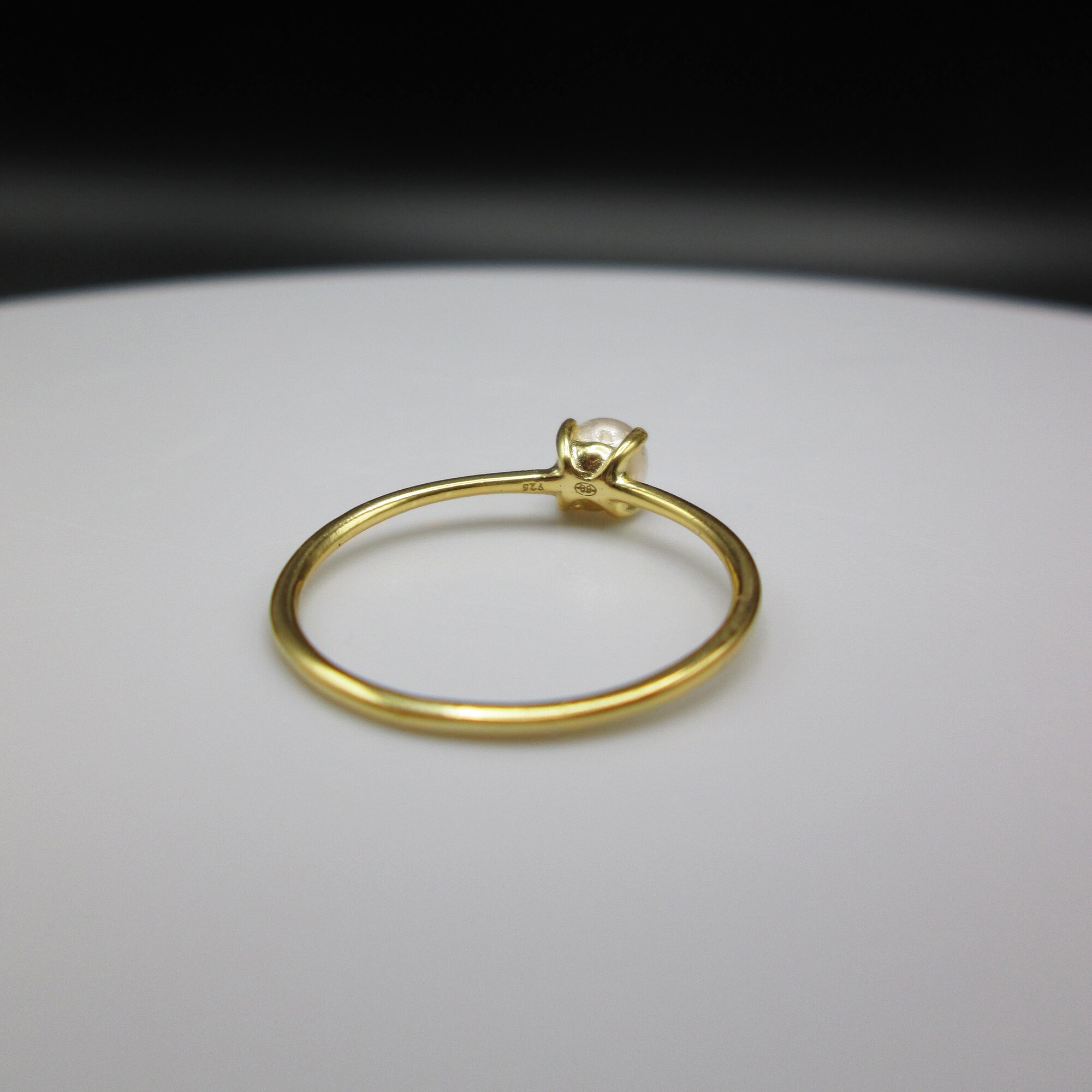 Inel din argint 925 Placat cu Aur 24K, decorat cu perla rotunda 4mm - eMAG.ro