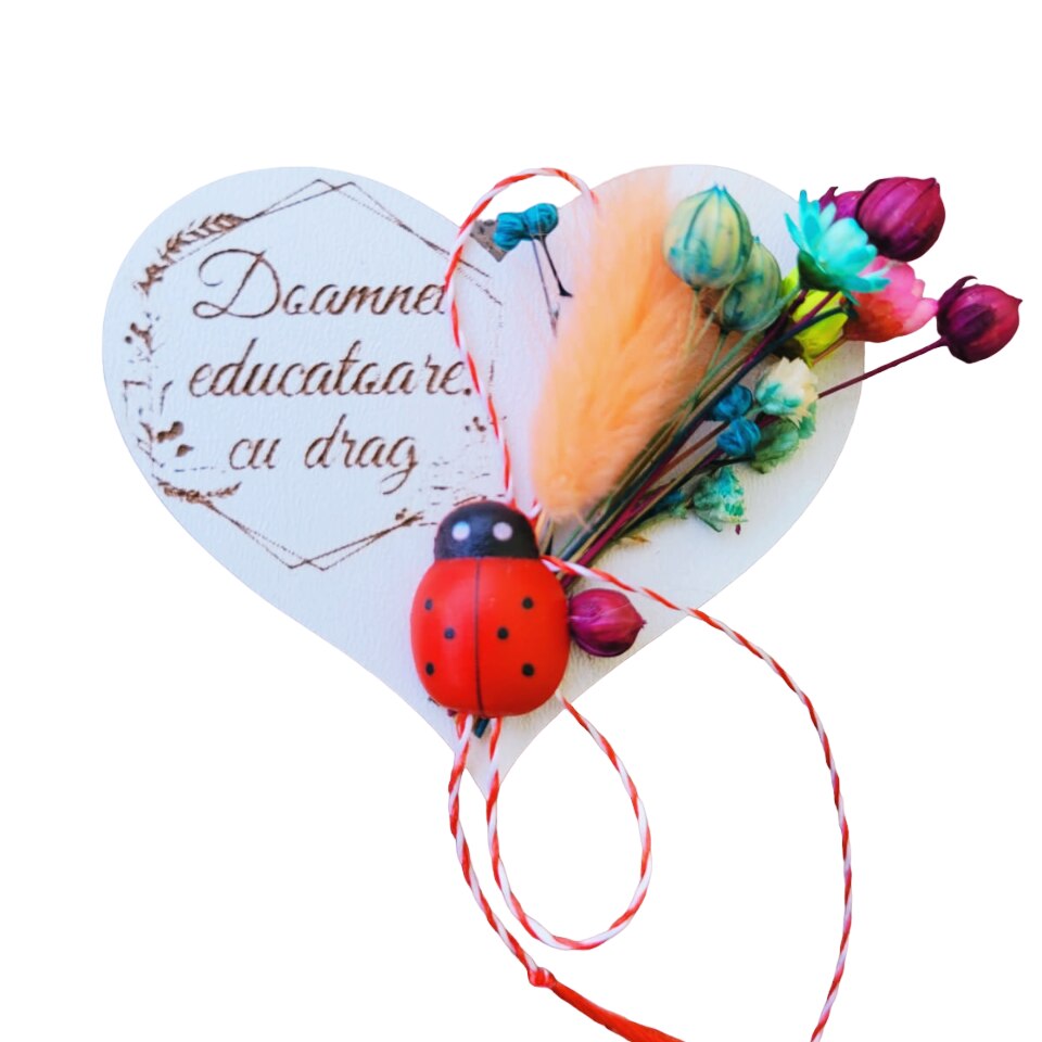 Martisor pentru educatoare - inima cu flori naturale uscate, lemn ...