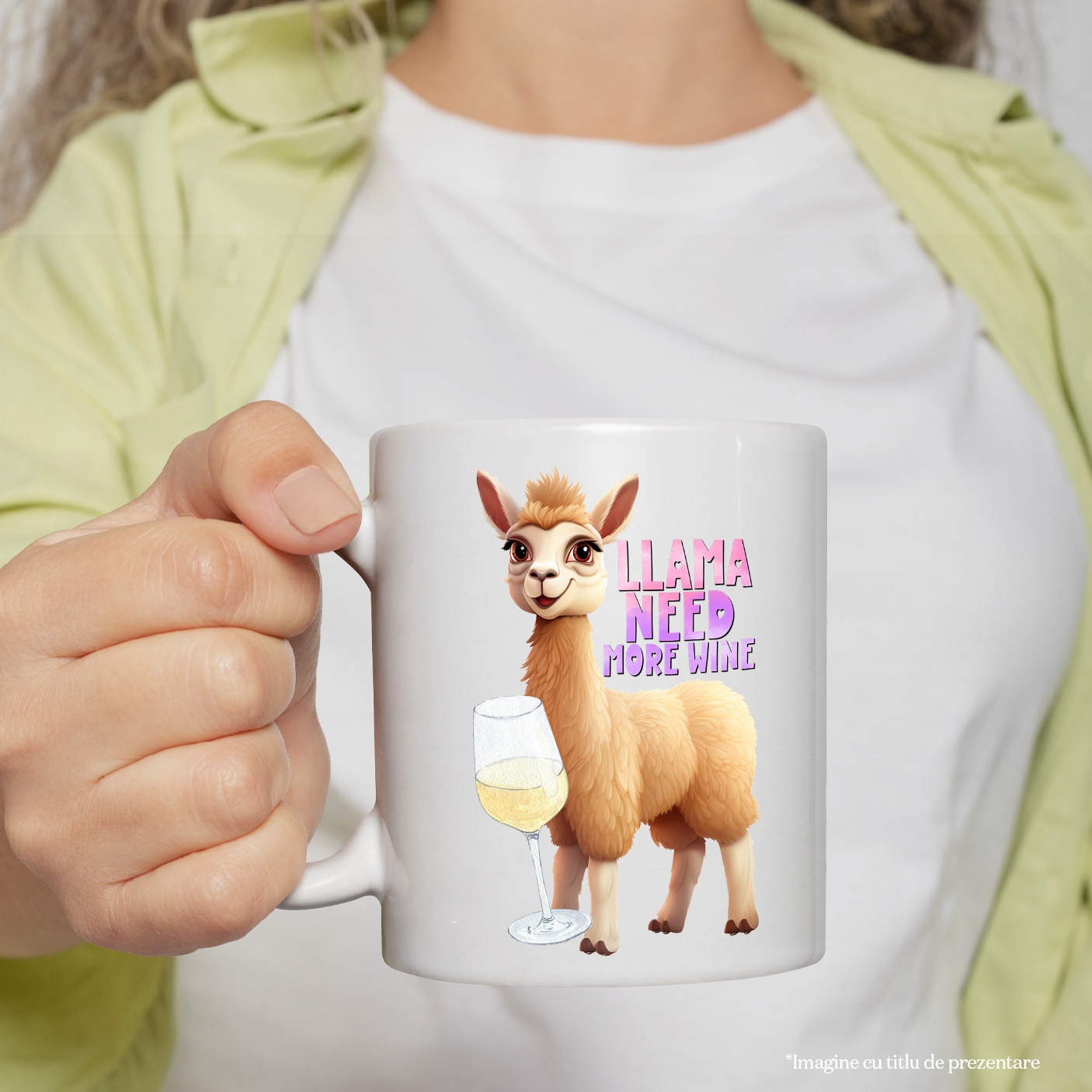 Cana cu lama si cu un pahar cu vin cu mesajul "Llama need more wine ...