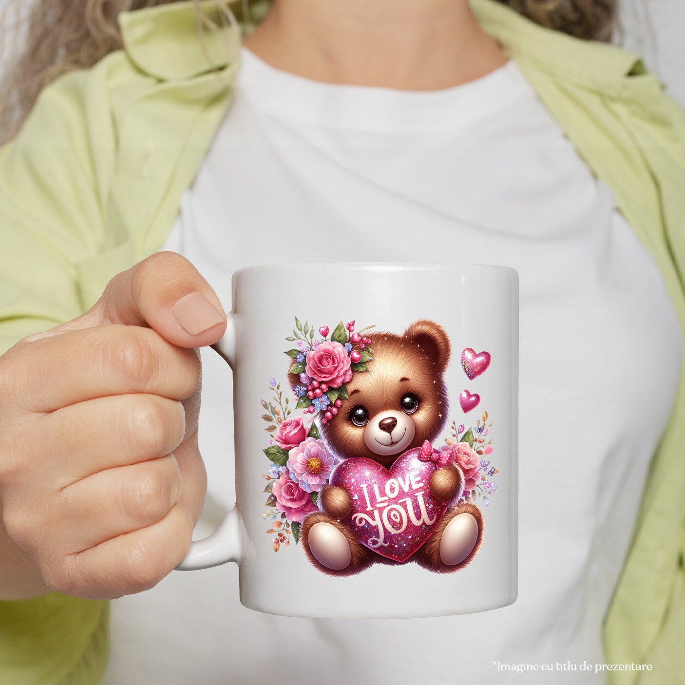 Cana cu un ursulet care tine in brate o inima cu mesajul "I love you ...