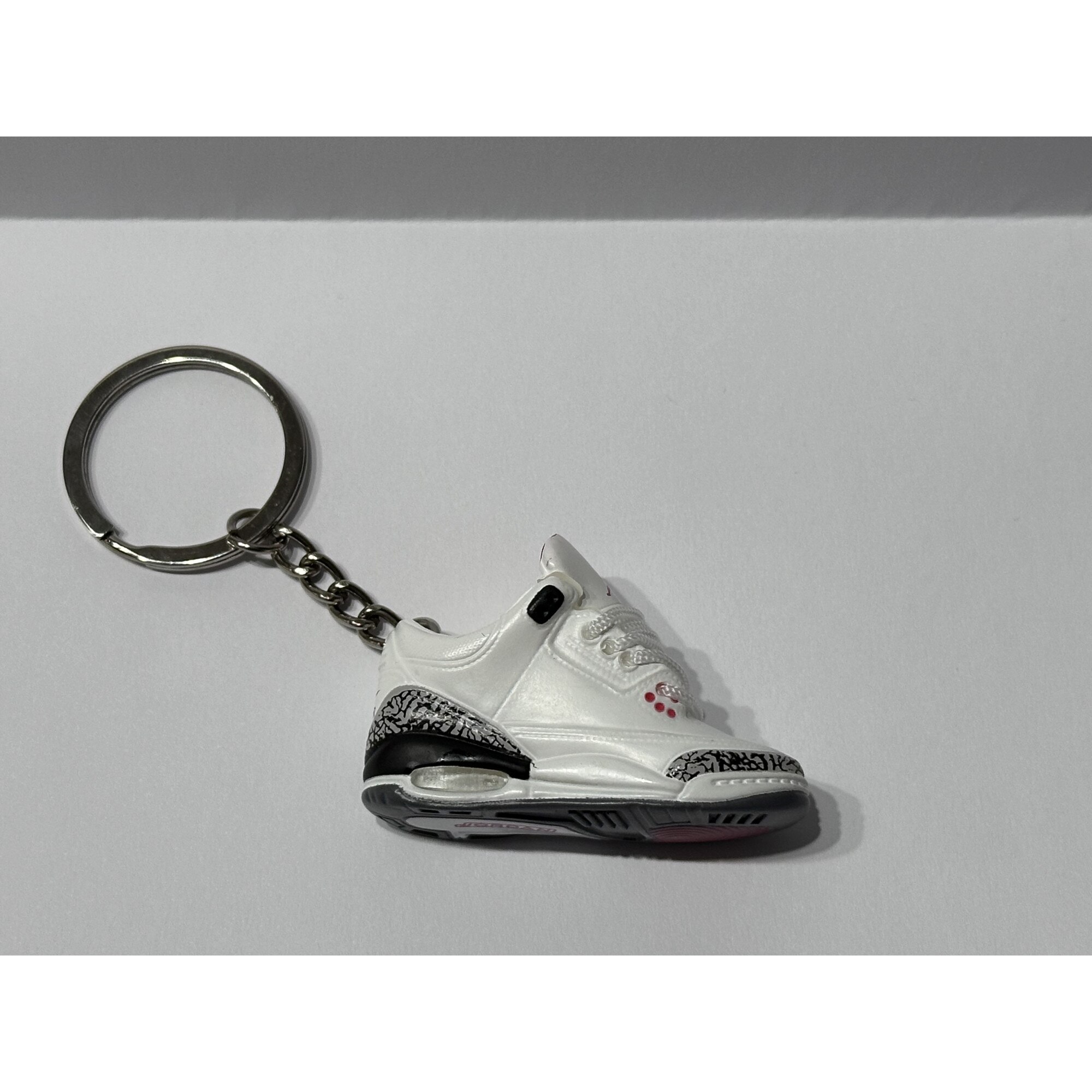 Breloc pentru chei, Nike Jordan 4, Alb - eMAG.ro