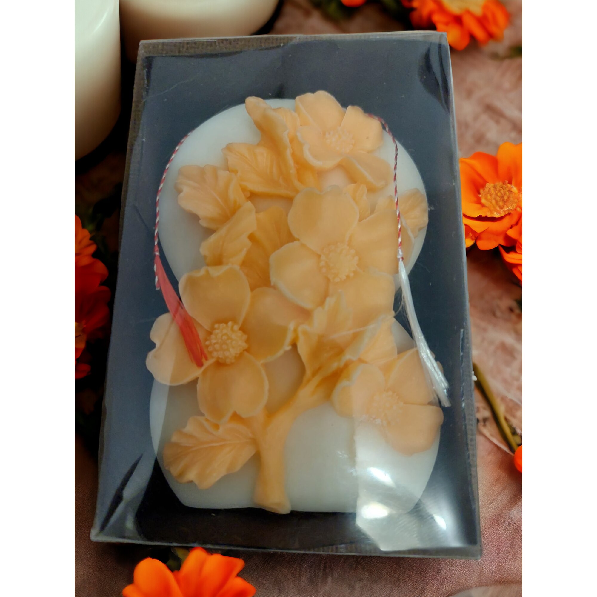 Lumanare parfumata decorativa - ”8 Martie”, cu parfum de Frezie, 140 gr ...