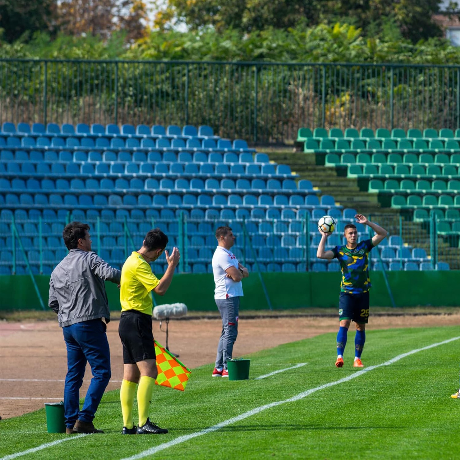 Set 8 cartonase arbitru, Axroad Mall, Cu emblema circulara, fluier ...