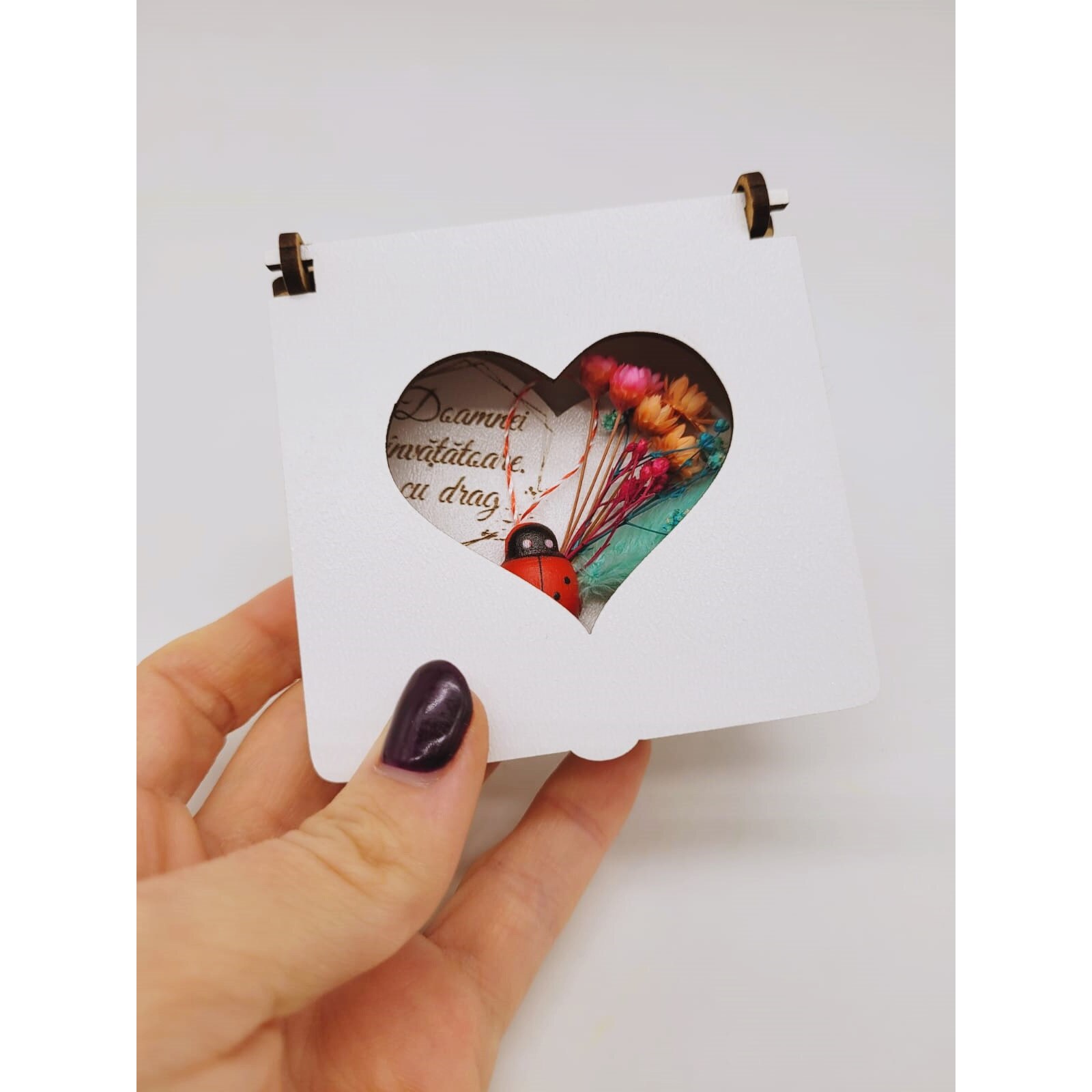 Martisor pentru invatatoare - inima cu flori naturale uscate, lemn ...