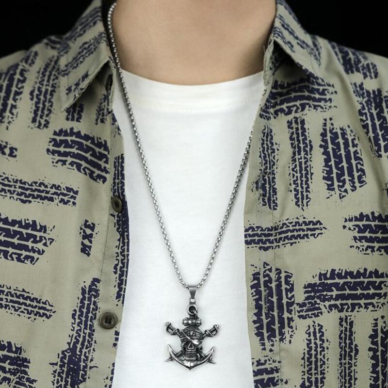 Lant cu pandantiv cap de schelet si ancora, model viata de pirat ...