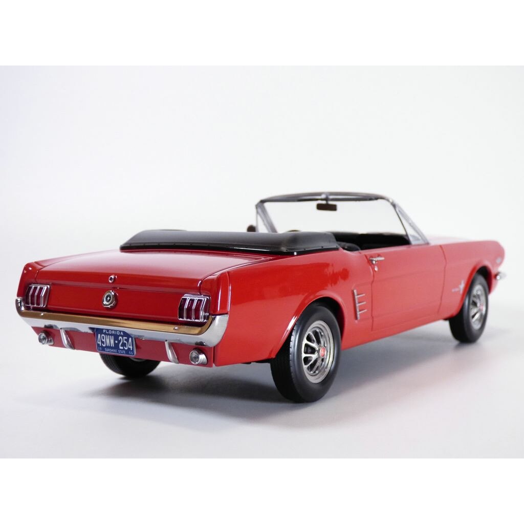 Macheta auto Ford Mustang Convertibil 1966, 1:18, Rosu, Norev - eMAG.ro