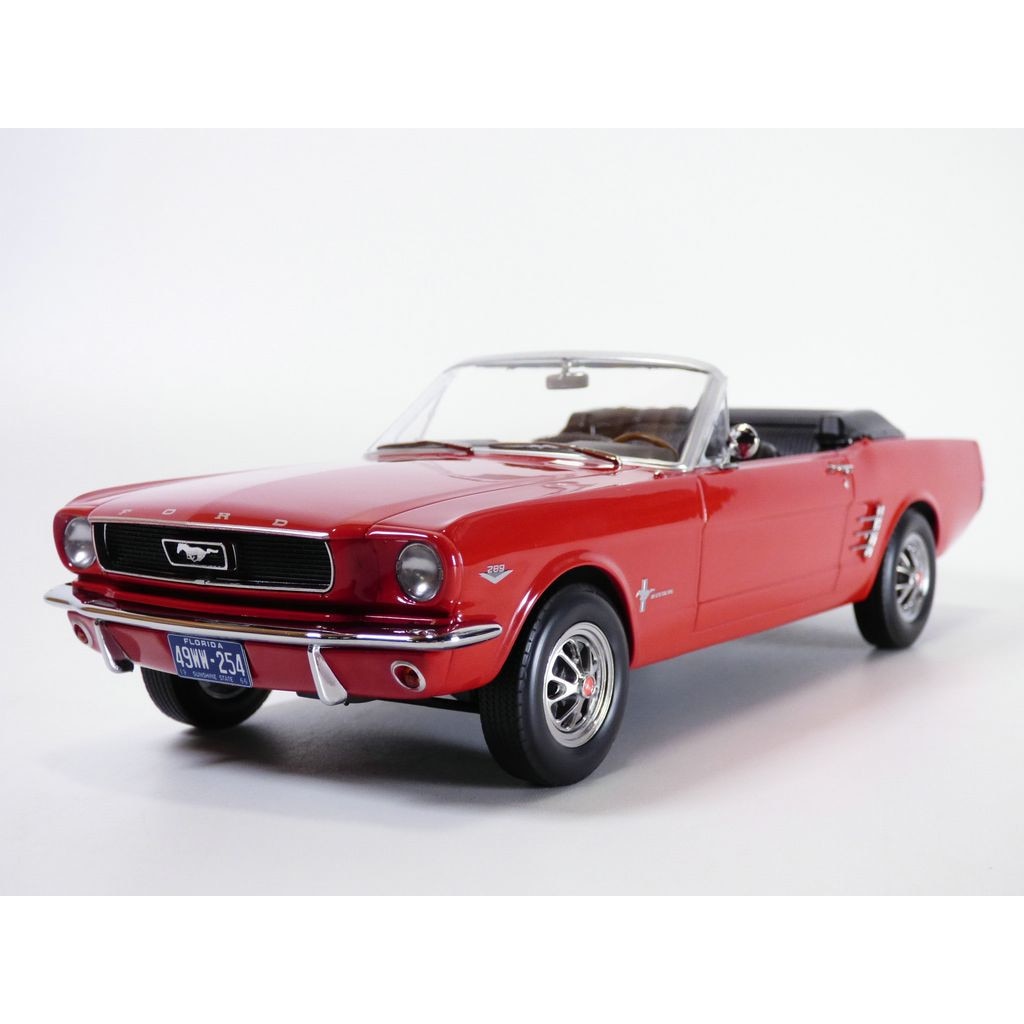Macheta auto Ford Mustang Convertibil 1966, 1:18, Rosu, Norev - eMAG.ro
