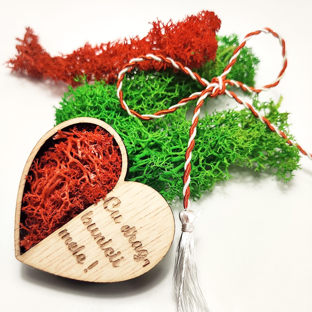 Martisor artizanal de lemn, Inima cu mesaj pentru Bunica, decorat cu ...