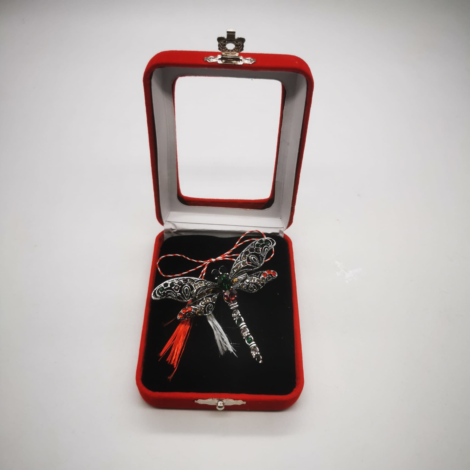 Martisor Brosa Mare in cutie de catifea rosie cu fereastra de sticla ...