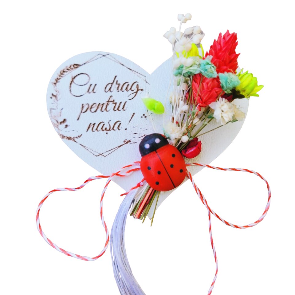 Martisor pentru nasa - inima cu flori naturale uscate, lemn gravat ...