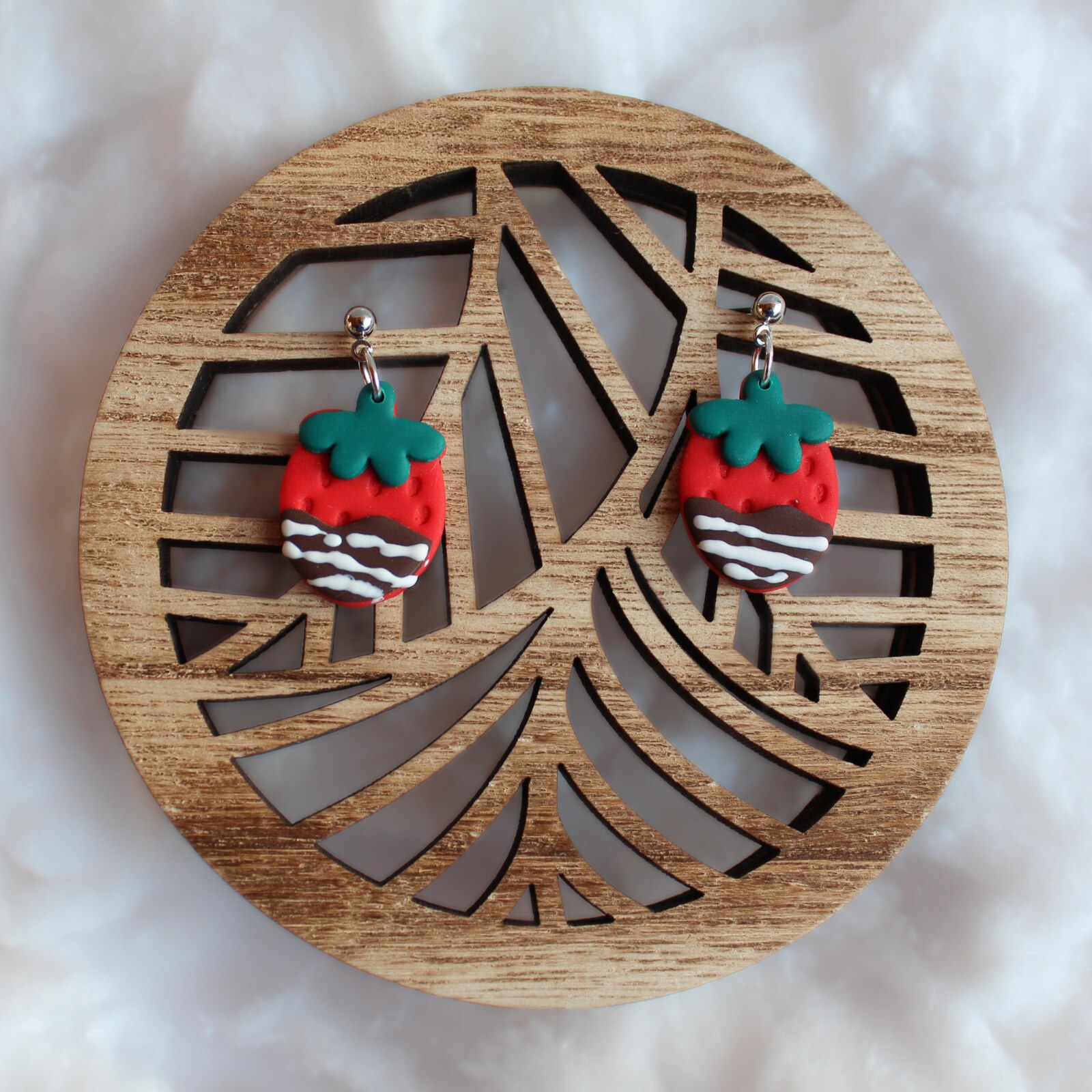 Cercei Handmade 'Crinis - Capsuna Glazurata', Lut Polimeric, Rosu, Pin ...