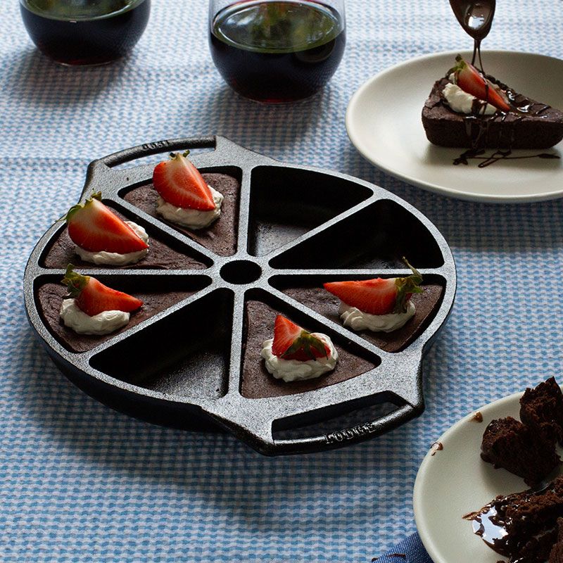 Tava rotunda din fonta cu 8 triunghiuri pentru tarta Lodge 22, 7 cm L ...