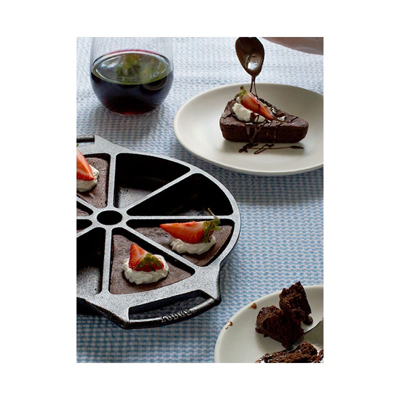 Tava rotunda din fonta cu 8 triunghiuri pentru tarta Lodge 22, 7 cm L ...