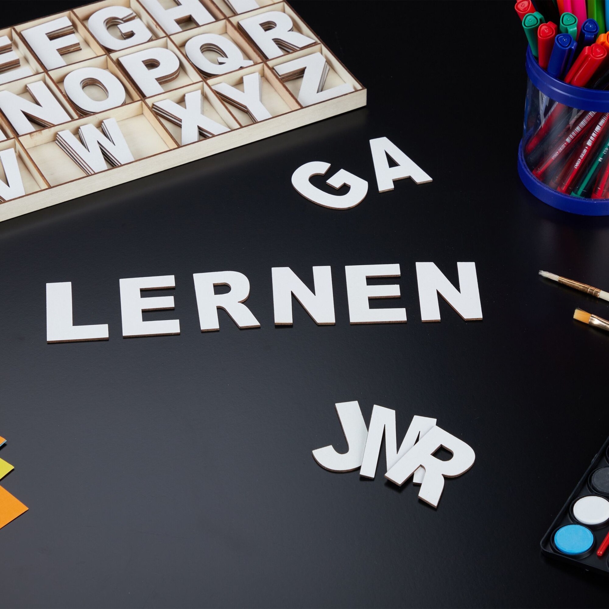 Set de litere din lemn, 104 piese, majuscule A-Z, 5 cm inaltime, pentru ...