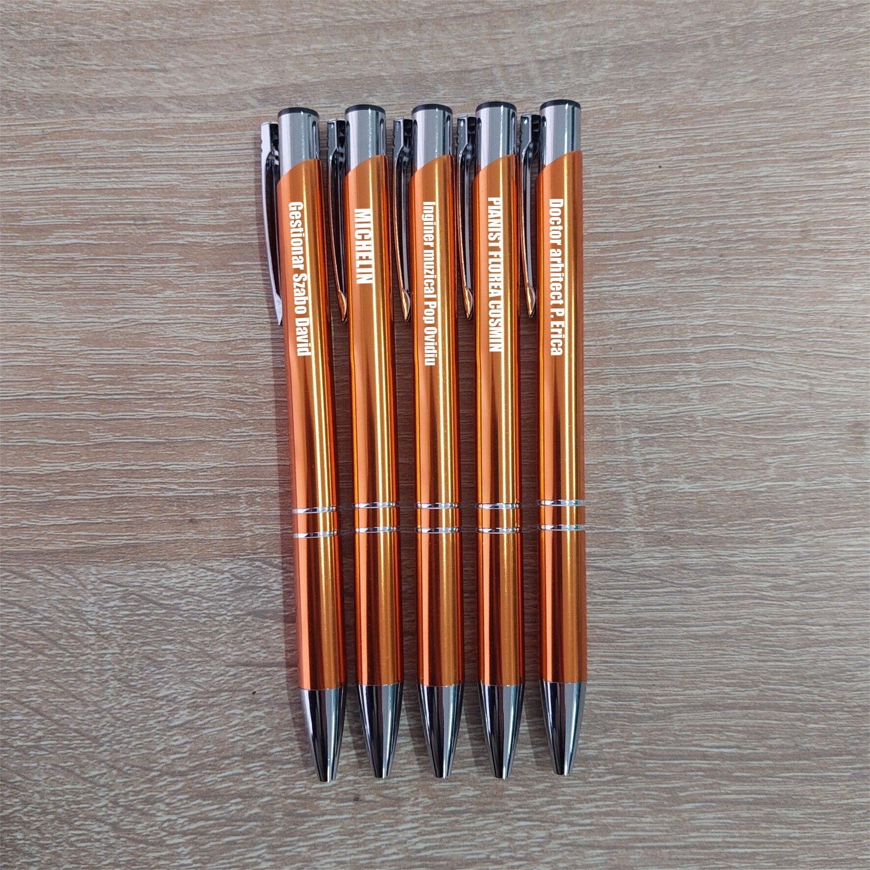 Set 5 pixuri metalice, corp portocaliu, scris albastru, Inedit Print ...