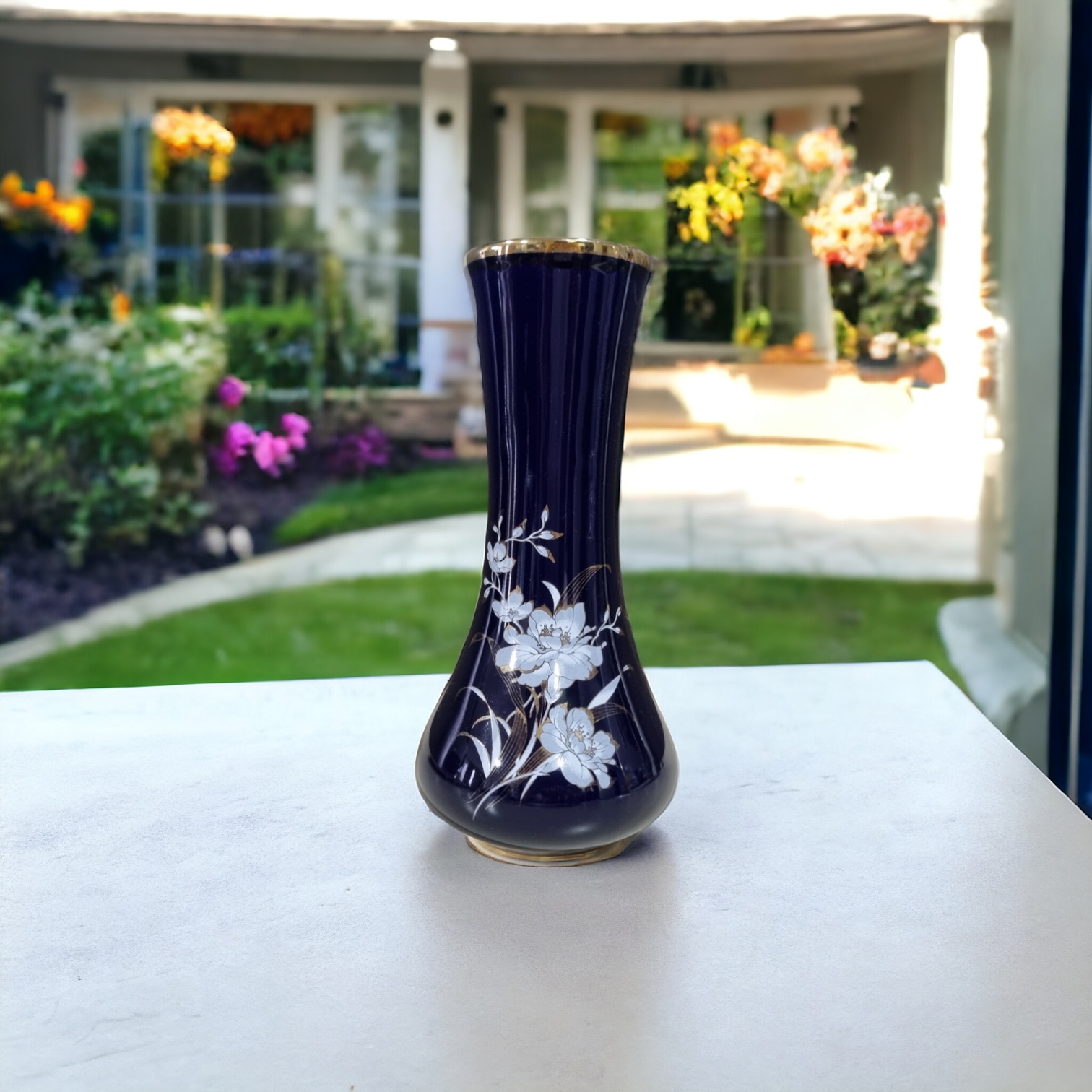 Vaza din portelan cobalt, pictata manual, motive floarale - Bavaria KPM ...