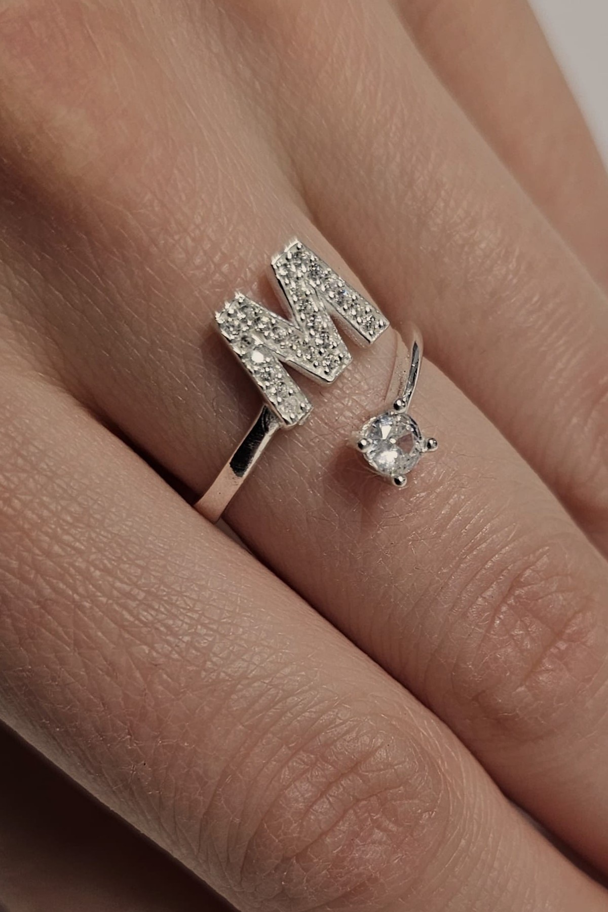 Inel reglabil cu initiala M din argint 925 - eMAG.ro