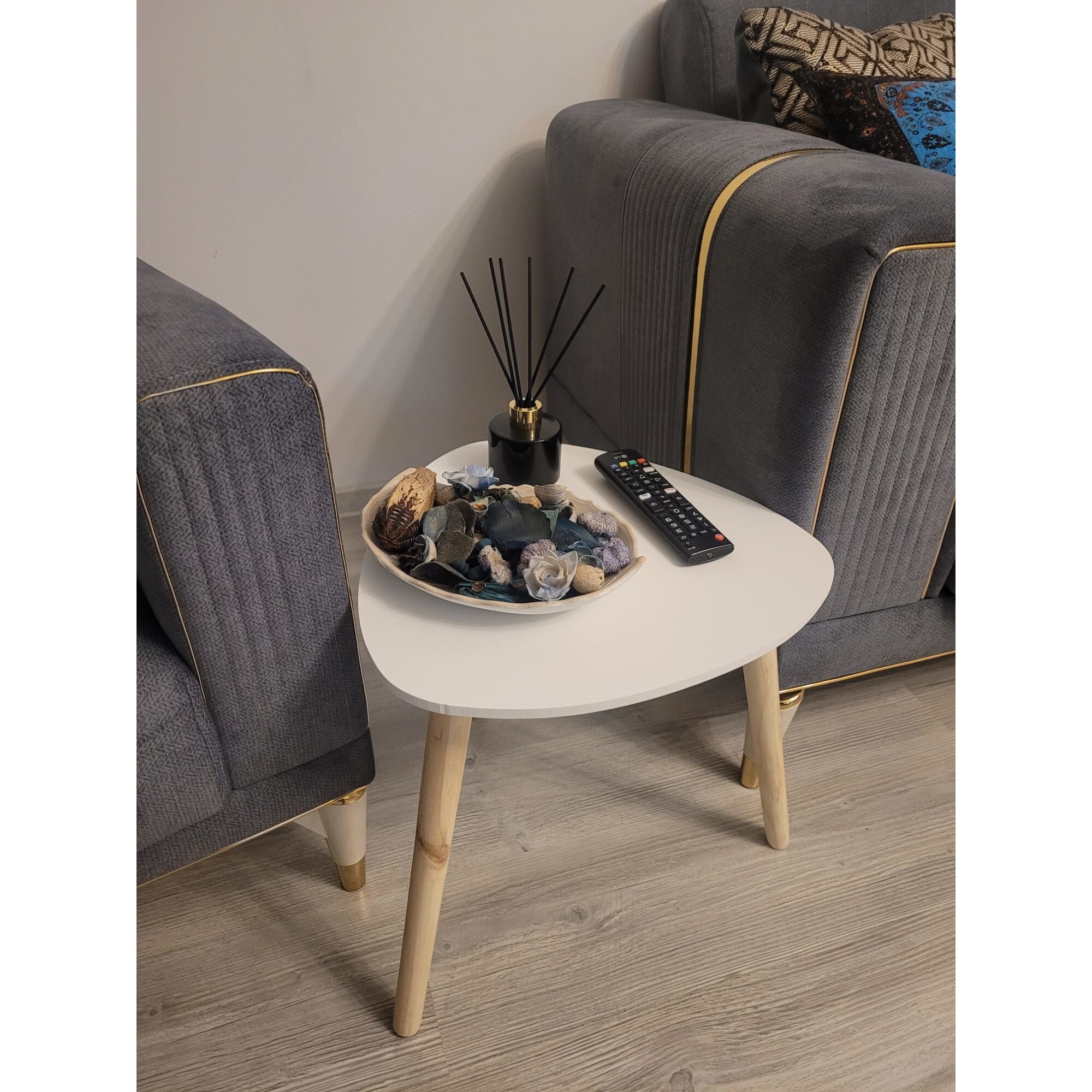 Masa pentru cafea, din lemn, culoare alba, forma ovala 38.5 x 38.5 x H ...