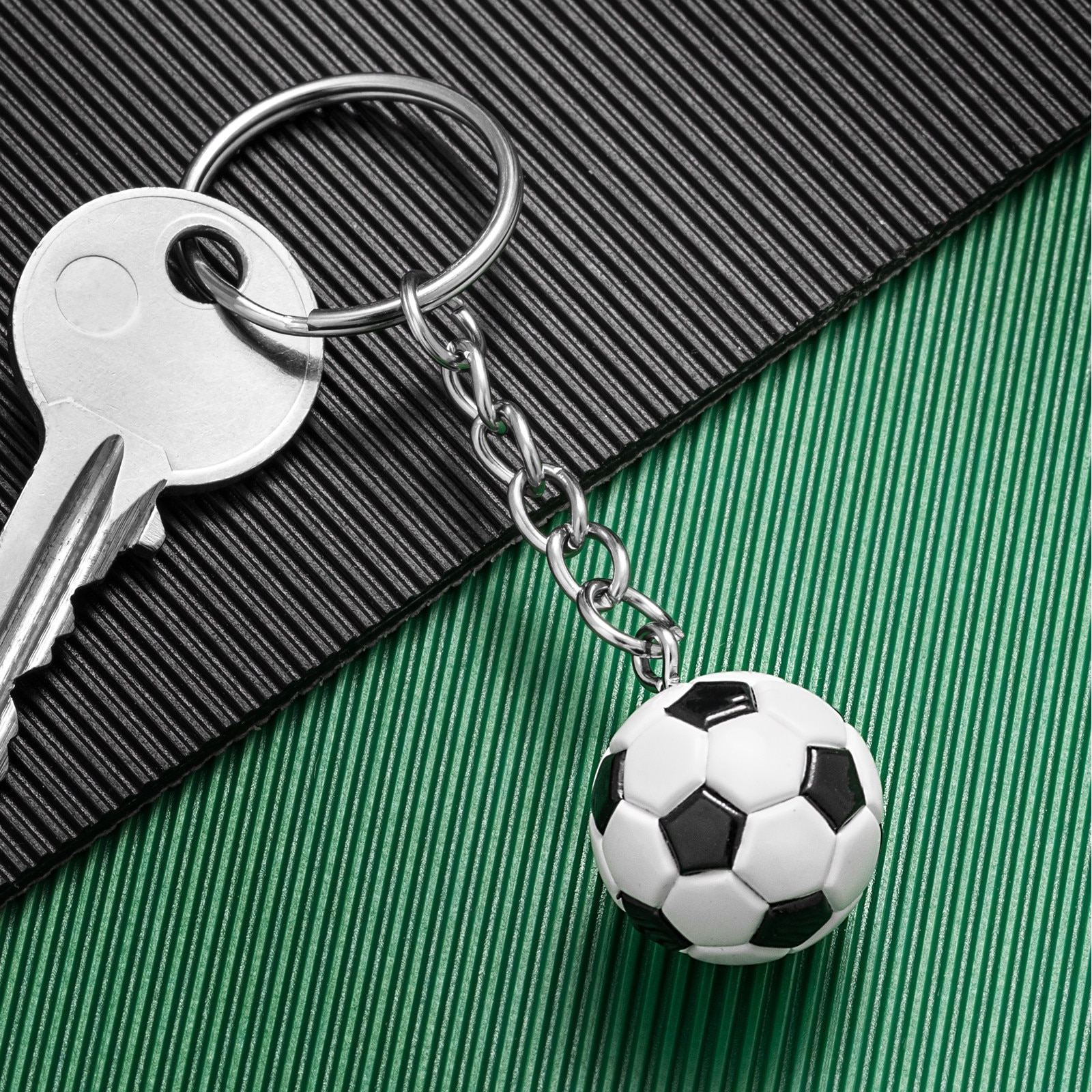 Breloc minge de fotbal GM 9x4x2 cm - eMAG.ro