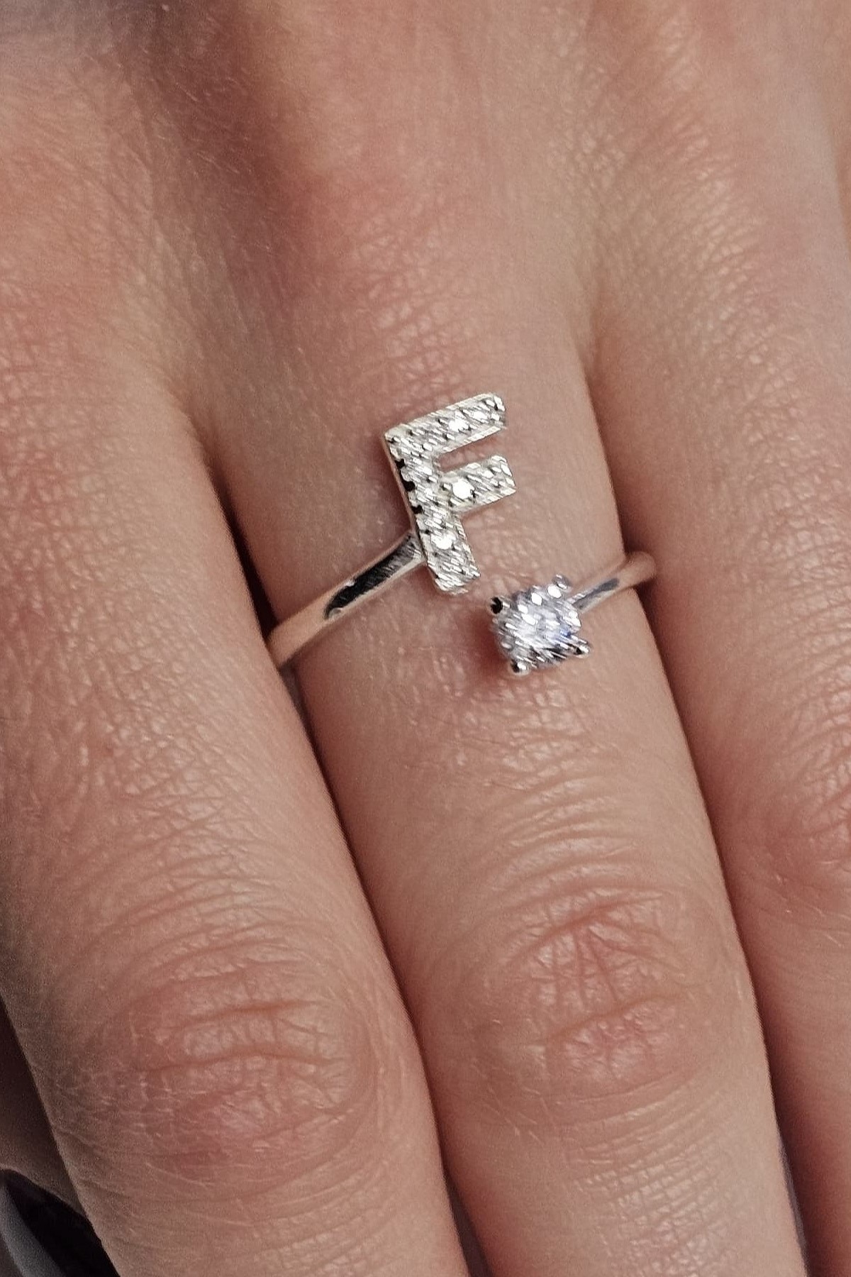 Inel reglabil cu initiala F din argint 925 - eMAG.ro