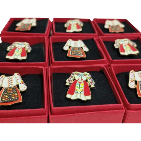 Set 10 Martisoare de tip Brosa - Martisor Traditional Port Popular, in ...