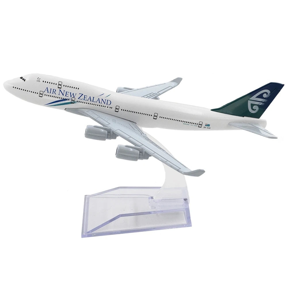 Macheta avion Air New Zealand Boeing B747, 16 cm, scara 1:400 - eMAG.ro