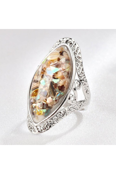 Inel vintage lung, cristal oval cu bucatele de sidef si rama metalica ...