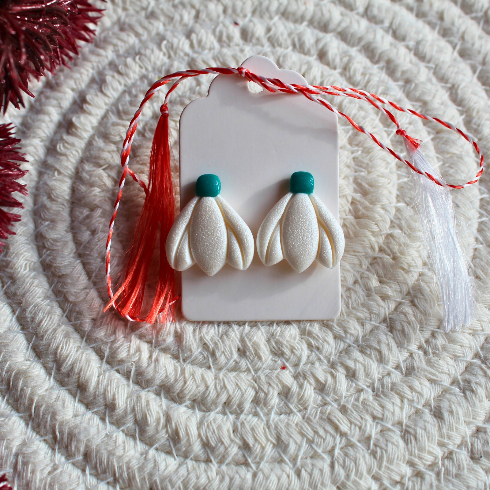 Cercei Handmade 'Crinis - Ghiocel Studs', Lut Polimeric, Alb, Pin de ...