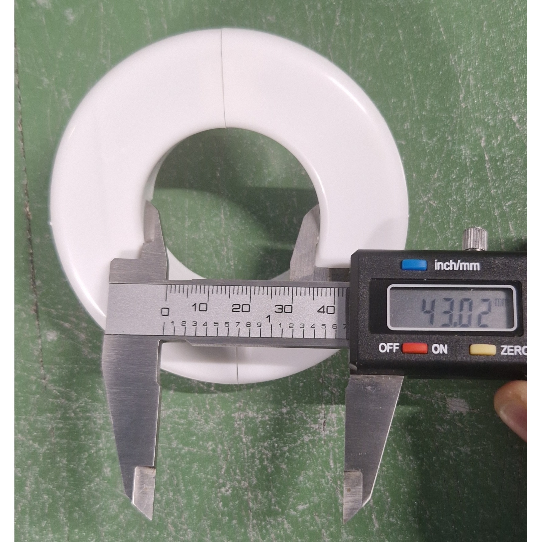 Capac inel astupare gaura aer conditionat, tevi gaz, alb, 43mm - eMAG.ro